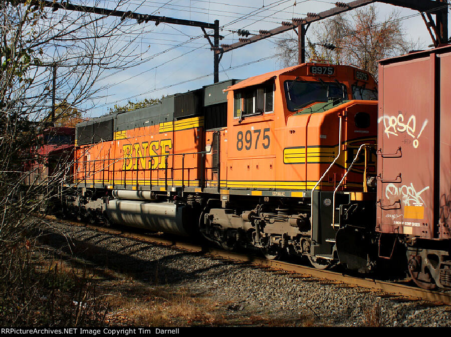 BNSF 8975 on K040